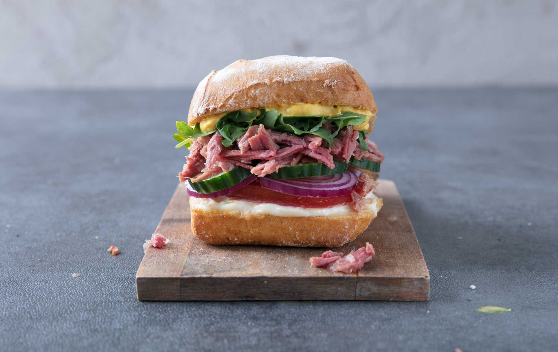 Panino con Simmenthal, senape e cetrioli - Simmenthal